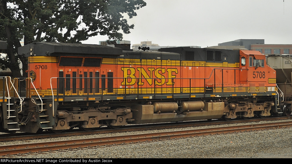 BNSF 5708